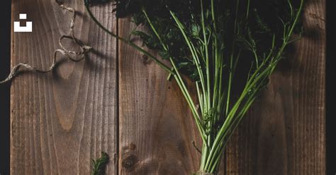 그릇에 오렌지 당근 사진 Unsplash의 무료 음식 이미지