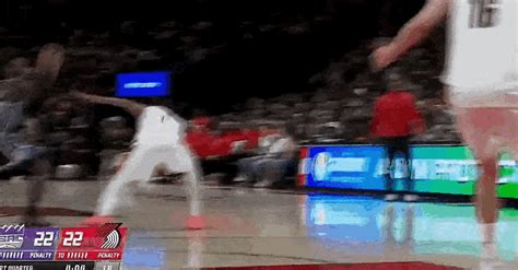 Nba季前赛，开拓者击败国王，杨瀚森单节14分，全场16分4板3帽，如何评价本场比赛以及小杨的发挥？ 知乎