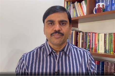 అమ్మకు అన్నం పెట్టనోడు చిన్నమ్మకు బంగారు గాజులు చేయిస్తడట కేసీఆర్ పై