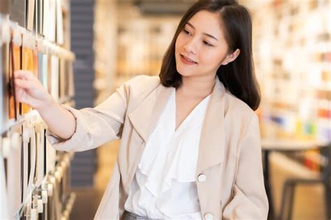 Premium Photo Female Architect Choosing Color Swatches