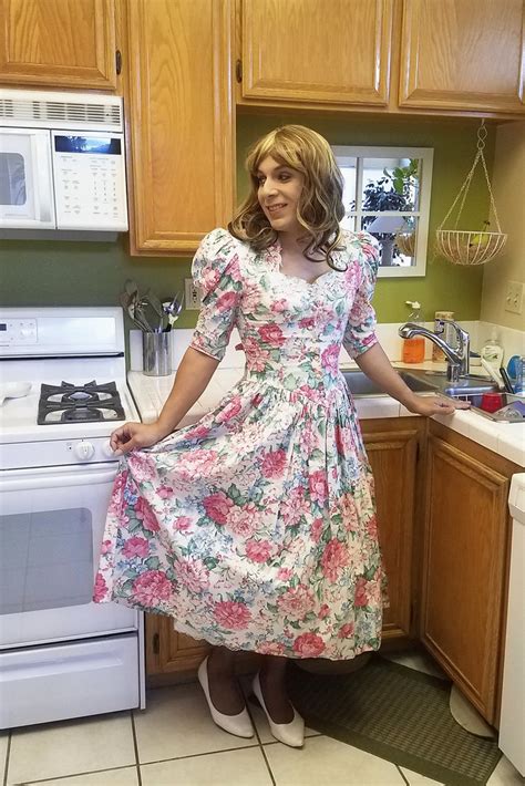 Vintage Housewife I Feel So Cute And Feminine Wearing This Flickr