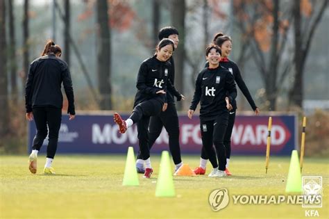 뉴질랜드전 대비 훈련하는 여자축구 대표팀 연합뉴스