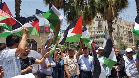 فلسطينيون ينظمون وقفة للمطالبة باسترداد جثامين الشهداء المحتجزة لدى