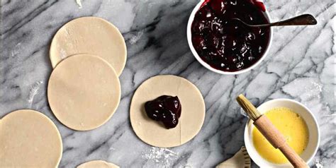 Как испечь вишнёвые пирожки из слоеного теста Авторский шоколад Десерты торты пирожные