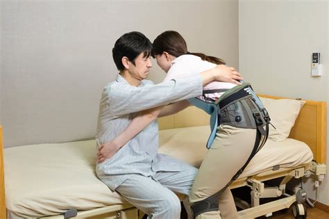 病院・介護用アシストスーツがフロントカバーを備えて進化 Nurse Project