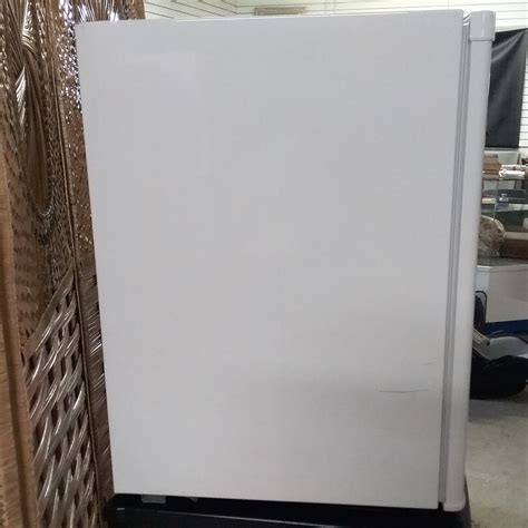 Lot Detail Magic Chef 26 Cu Ft Mini Fridge In White Energy Star