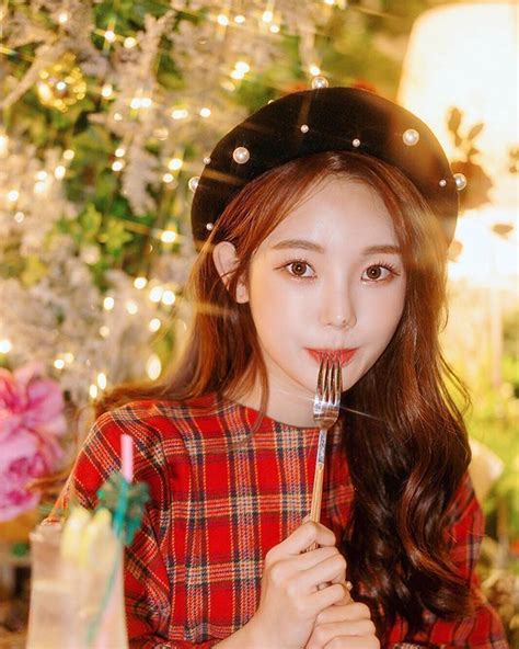 เติมความสดใสช่วงเทศกาล 🎄 รวม 20 ไอเดีย ทรงผมสุดคิ้วท์ ธีมคริสมาสต์ เก็บ