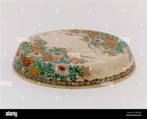 Lid Porcelain Cream Covered Polychrome Enamels Gilding Paris