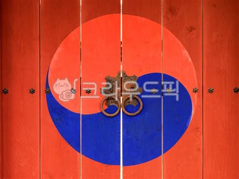 문 문고리 태극모양 태극문 나무문 사진 이미지 일러스트 캘리그라피 Nepoto1작가