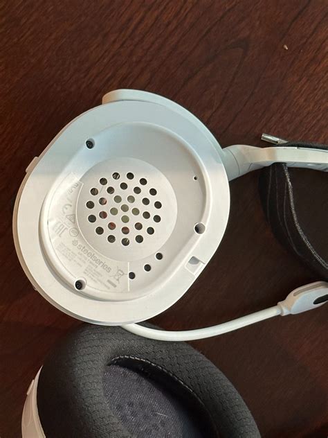 Steelseries Arctis 7 Headsets Have Tamper Proof T6 Screws Photo 2