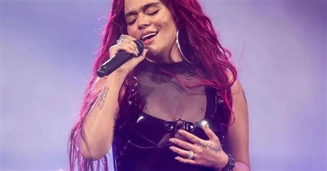 Karol G Voló En Un Ferrari Y Deleitó Al Público Durante Su Gira ‘strip