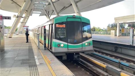 高雄捷運列車往小港進入r17世運站 Youtube