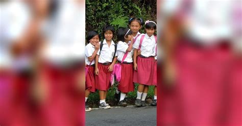 Siswa Baru Tak Wajib Beli Seragam Di Sekolah Pemkot Surabaya Minta