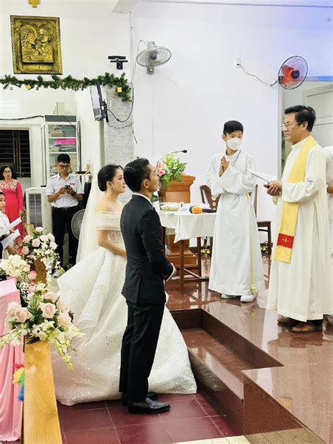 Rò Rỉ Hình ảnh Khánh Thi Phan Hiển Tổ Chức Lễ Cưới Tại Nhà Thờ