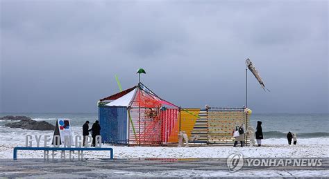 작품을 더 돋보이게흰 눈의 선물 연합뉴스