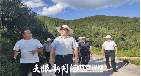 省林业局党组副书记、副局长孙福强到册亨县调研指导驻村帮扶等工作发展产业处群众