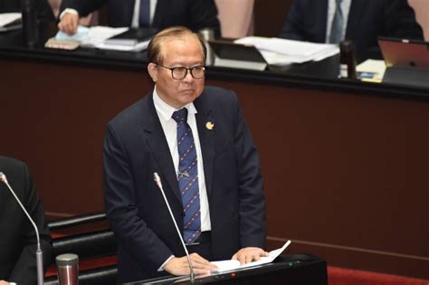補班太多惹民怨 官員大哉問「過年休6天接受嗎」網路討論炸鍋 上報 Line Today