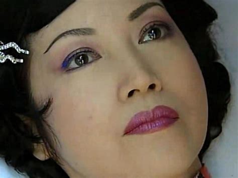 含怨女尸棺中生子，雨披小男孩灵魂游荡，这部剧看完头皮发麻！ 知乎