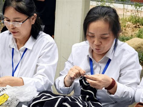 优质服务月爱心缝补 针情传递黄家湖物业优质服务月活动 后勤保障部