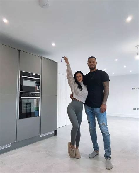 Love Islands Cally Jane Beech Moves Into New Lavish Pad With Sas Star