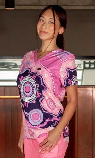 Aboriginal Art Ladies Three Pocket Scrub Top A Womans Connection