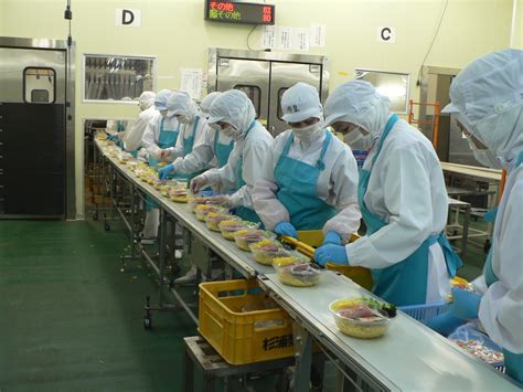 なんで食品扱ってるのにマスクしないの？