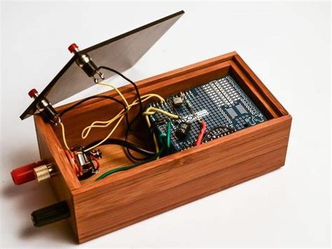 用arduino触摸传感器和gameduino制作会唱歌的植物