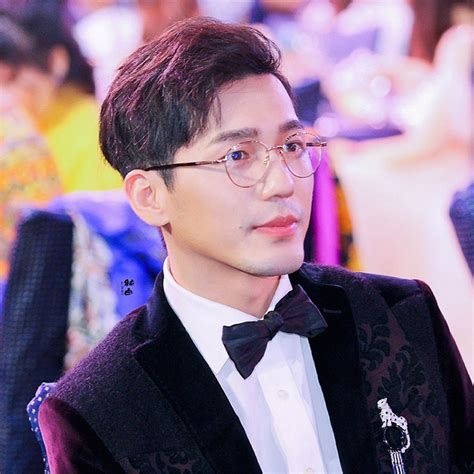 白宇同款眼镜白宇眼镜白敬亭同款眼镜大山谷图库