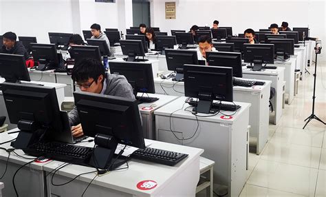 我校学子在“中国高校计算机大赛——团体程序设计天梯赛”中获佳绩