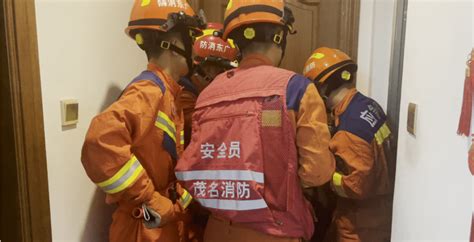 父母不给买，男子割腕以死相威胁！轻生人员破门