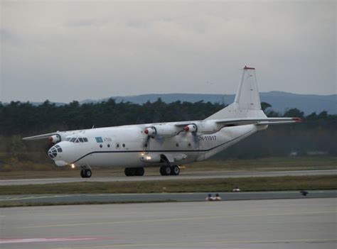 Antonov AN-12 Fotos - Flugzeug-bild.de