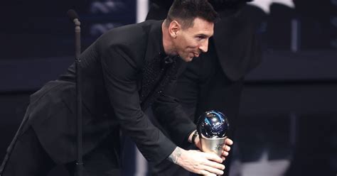 ماذا قال ميسي بعد تتويجه بجائزة أفضل لاعب في العالم؟