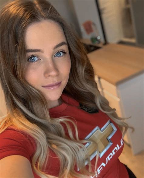 Pretty Girls With Pretty Eyes
