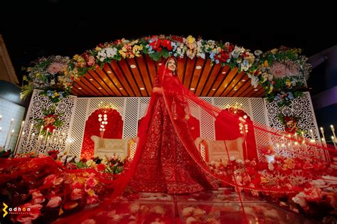 কায়রা আর আমি বসে বসে গান বানাচ্ছি । কিন্তু কাবির আমাদের গান আর হতে