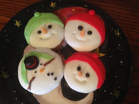Cute And Easy Snowman Cupcakes