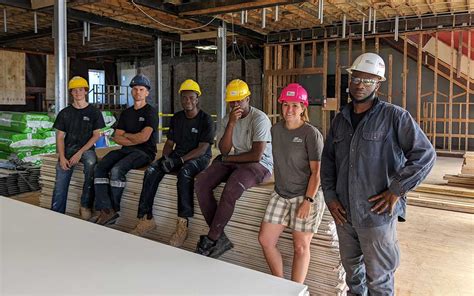 Hiring New Canadian Immigrants Just Working Construction