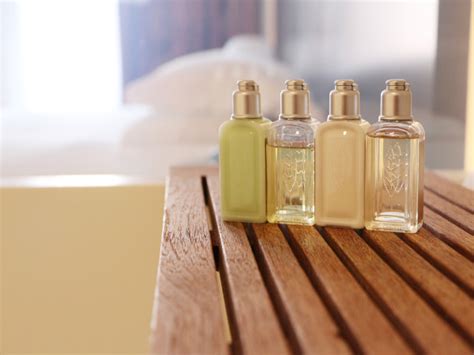 10 Smart Tips To Revive Your Old Makeup Items