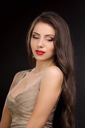 젊은 남자의 인물 사진 아름다운 소녀 패션 포토서제스트 갈색 머리에 대한 스톡 사진 및 기타 이미지 갈색 머리 관능 귀여운 Istock