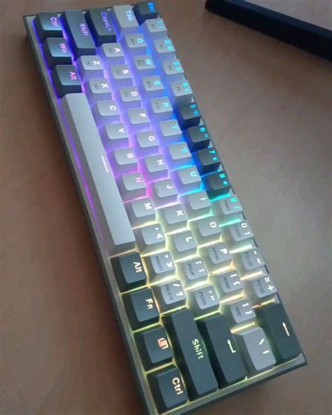 Светеща клавиатурата Бяла и малко сиво на цвят Не се продава Nel 2024