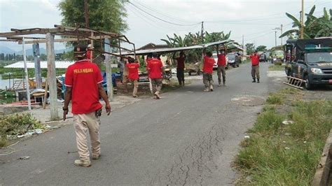 Satpol Pp Klaten Dan Tim Gabungan Bongkar 13 Bangunan Di Rawa Jombor