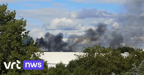 Grote Rookwolk Door Uitslaande Brand In Magazijn In Anderlecht VRT NWS Nieuws