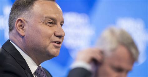 SONDAŻ Polacy najbardziej ufają prezydentowi Dudzie