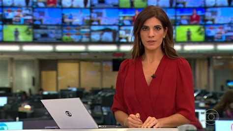 Andréia Sadi estreia como apresentadora do Jornal Hoje