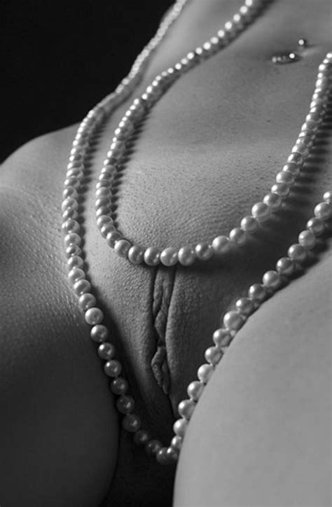 The Pretender Diamonds And Pearls Pin 11068084