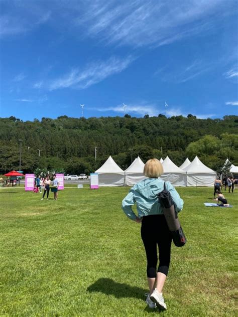 Mlb 여자바람막이 입고 주말나들이로 첫 야외 요가♥ 여성크롭자켓 코디 가져왔어요 네이버 블로그