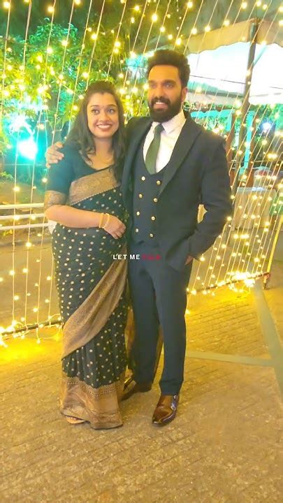 ഭാര്യയെ ചേർത്ത് പിടിച്ച് നടൻ അമിത് ചക്കലക്കൽ നിന്നപ്പോൾ ഓടി വന്ന മകനെ