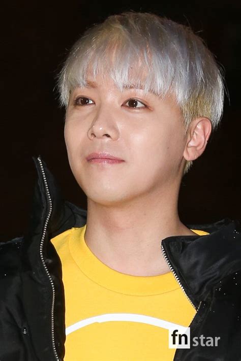 [포토] 이홍기 ‘당겨보니 피부미남 헉스