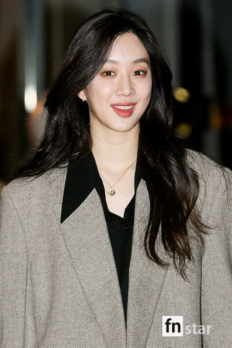 [포토] 정려원 ‘밤거리에서 빛나는 미모 헉스