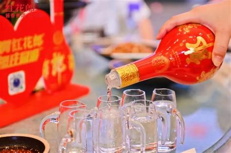 红花绽放，见证美好：国民酱酒红花郎，成为五一期间喜宴首选 哔哩哔哩