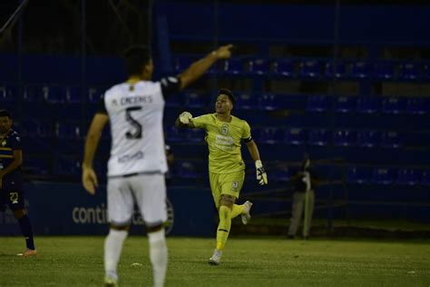 Tacuary Vs Sportivo Trinidense Servio Le Da Los Puntos A Tacuary En Paraguay Net